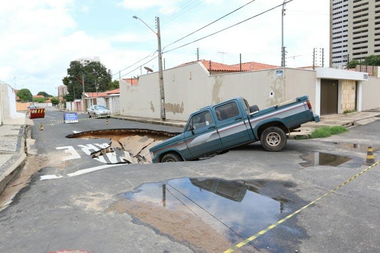 Prefeitura usa aplicativo Waze para identificar os buracos nas vias de ...
